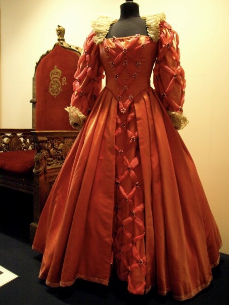 Debbie Reynolds Hollywood costume collection auction and regret over ...